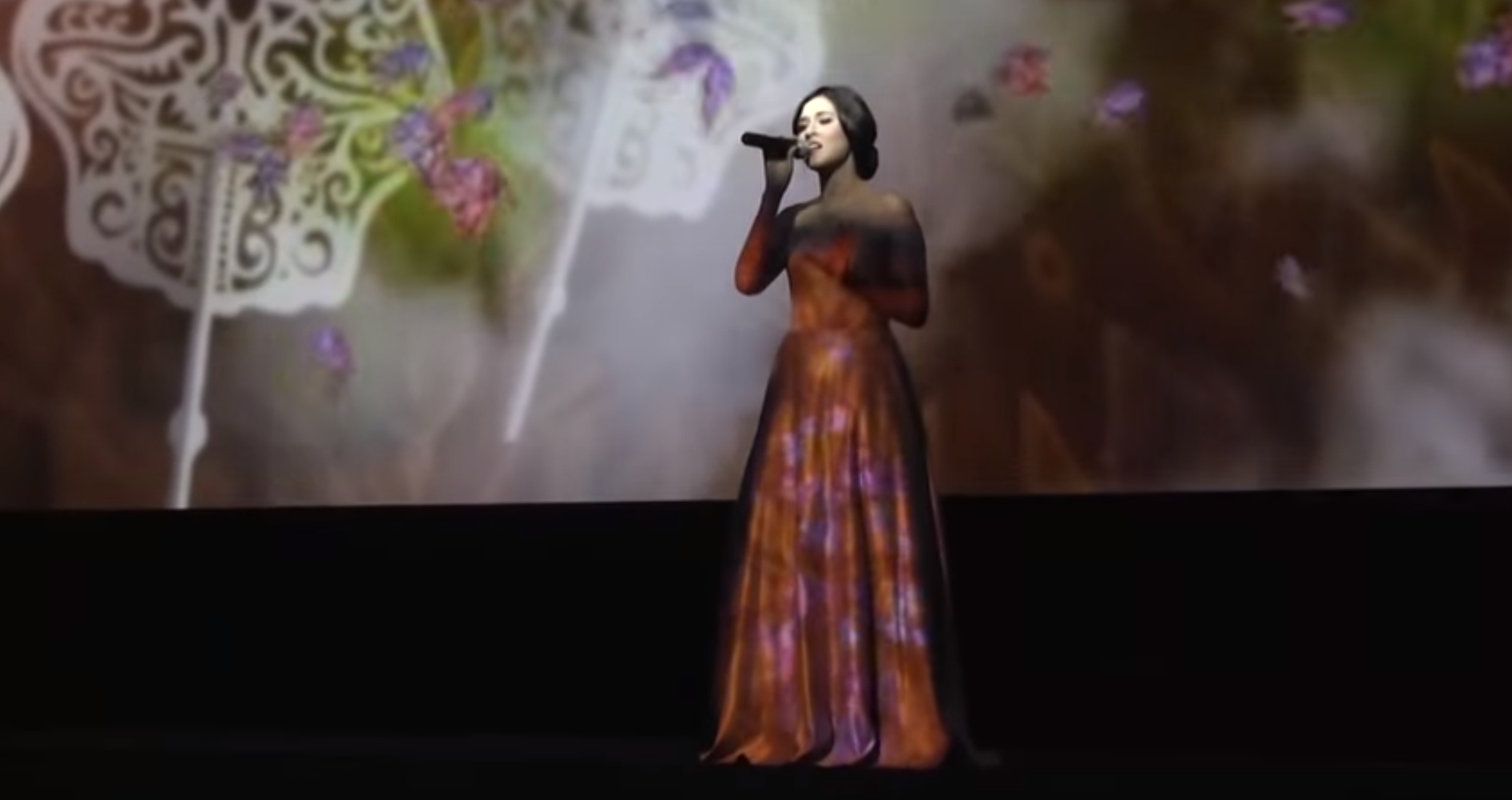 Epcot Projection - Projection Mapping Central